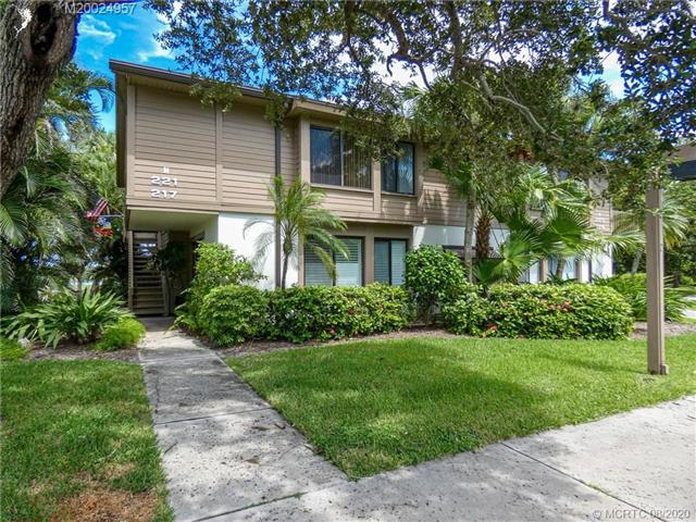 221 NE Edgewater Drive